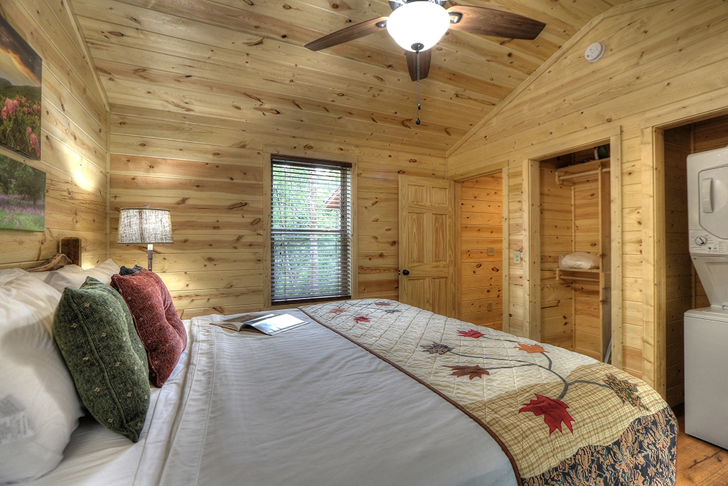 4- Animal House 1 Bedroom Cabin At Parkside Cabin Rentals