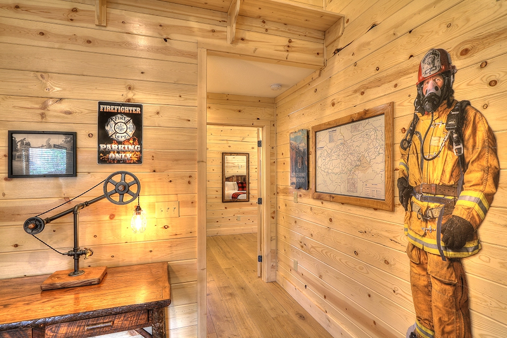 DJ's Station 2016 3 Bedroom Cabin At Parkside Cabin Rentals