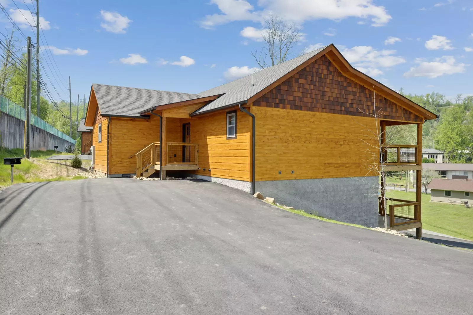 Downtown Maple Leaf Lodge 4 Bedroom Cabin At Parkside Cabin Rentals