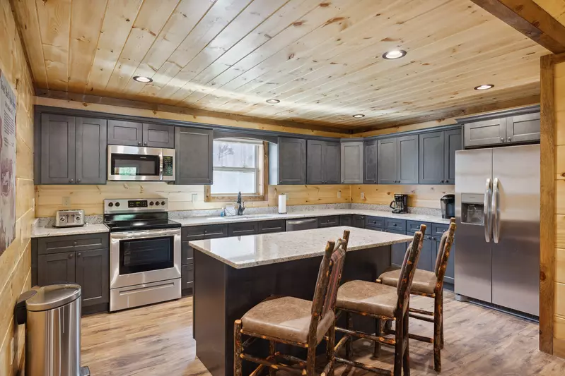 Downtown Maple Leaf Lodge 4 Bedroom Cabin At Parkside Cabin Rentals