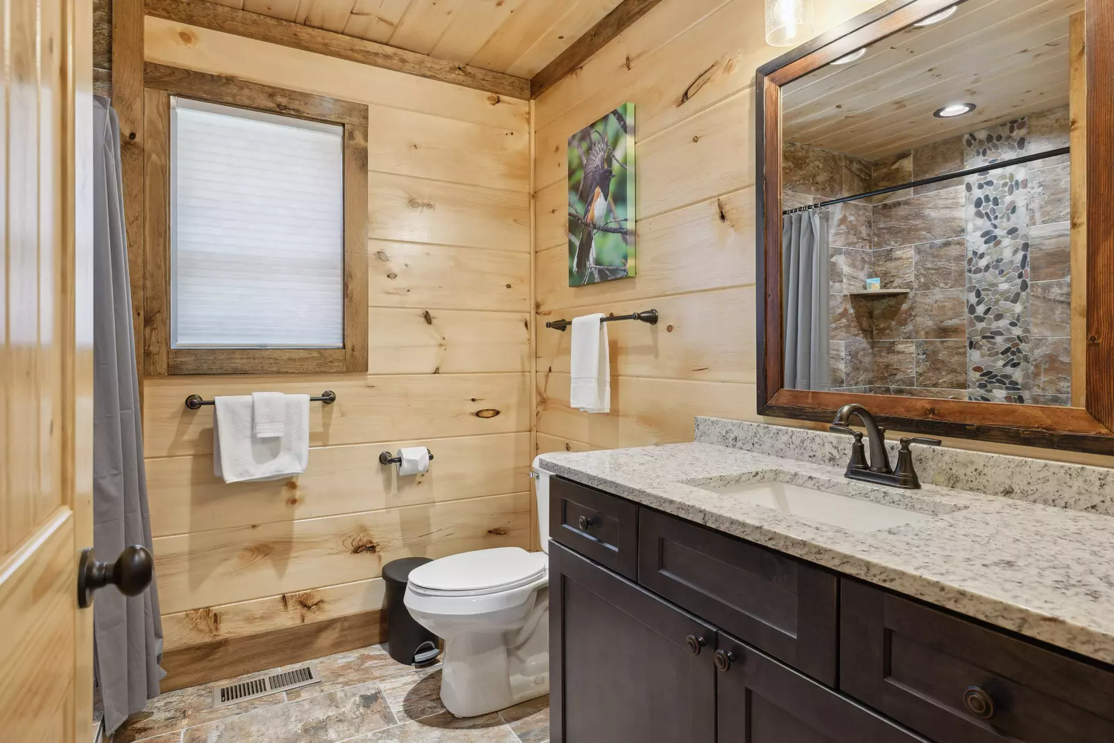 Downtown Maple Leaf Lodge 4 Bedroom Cabin At Parkside Cabin Rentals