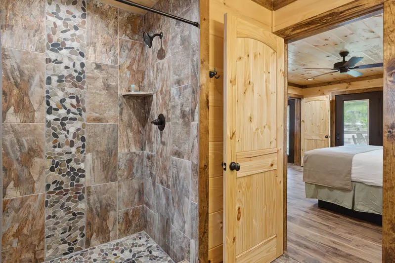 Downtown Maple Leaf Lodge 4 Bedroom Cabin At Parkside Cabin Rentals