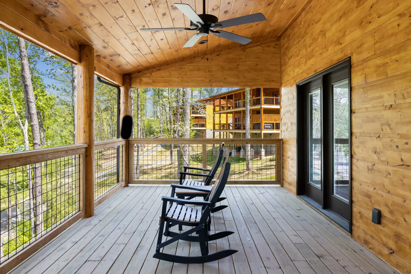 Downtown Maple Leaf Lodge 4 Bedroom Cabin At Parkside Cabin Rentals