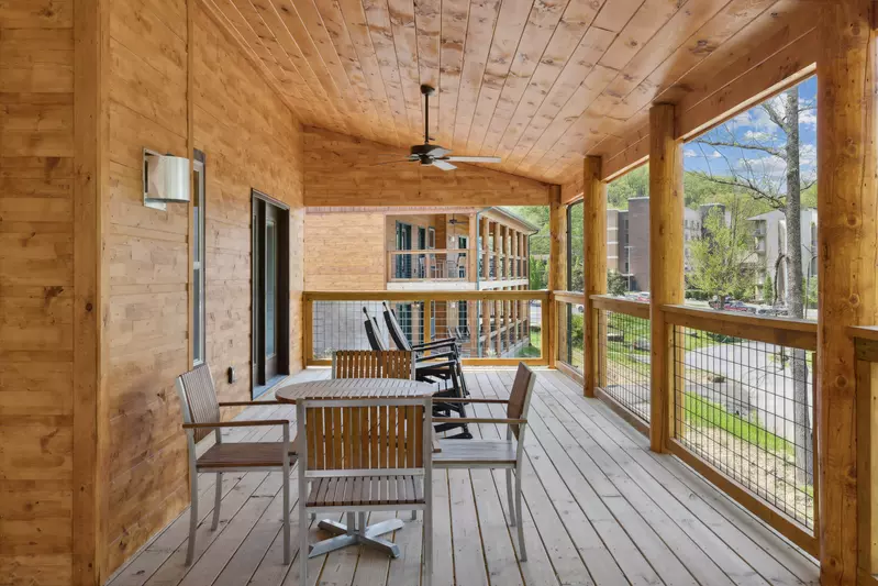 Downtown Maple Leaf Lodge 4 Bedroom Cabin At Parkside Cabin Rentals