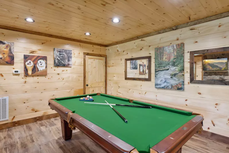 Downtown Maple Leaf Lodge 4 Bedroom Cabin At Parkside Cabin Rentals