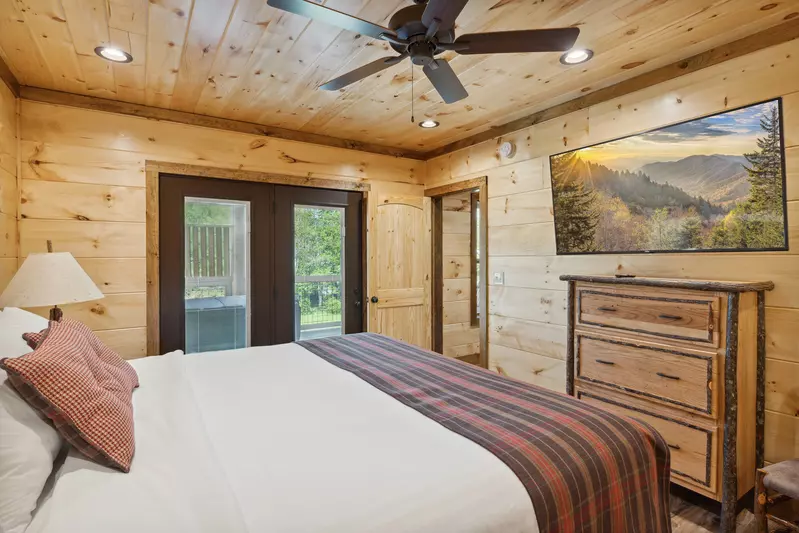 Downtown Maple Leaf Lodge 4 Bedroom Cabin At Parkside Cabin Rentals