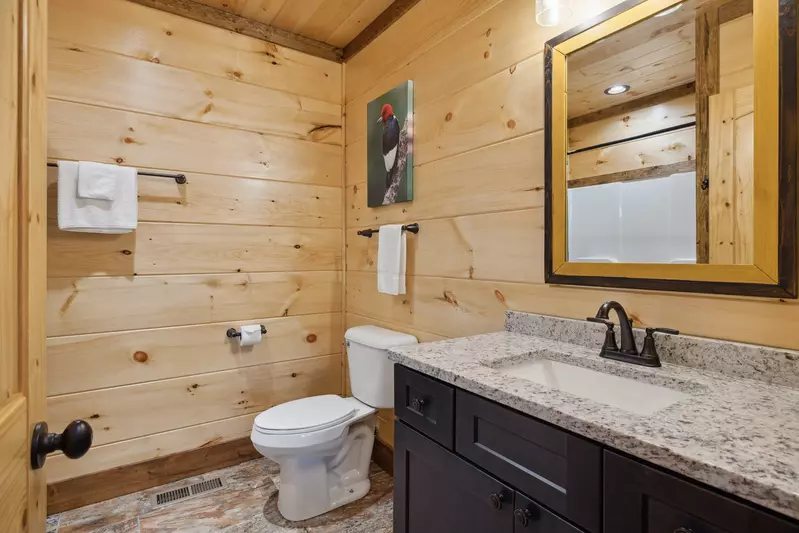 Downtown Maple Leaf Lodge 4 Bedroom Cabin At Parkside Cabin Rentals