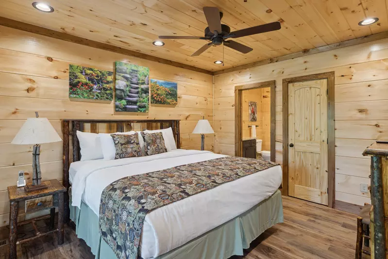 Downtown Maple Leaf Lodge 4 Bedroom Cabin At Parkside Cabin Rentals