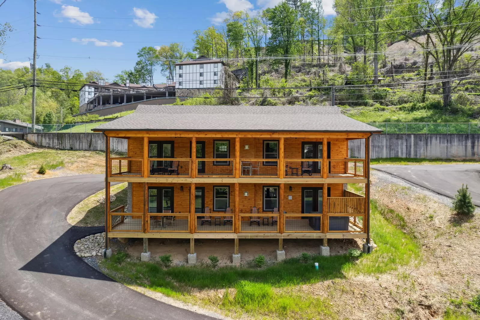 Downtown Maple Leaf Lodge 4 Bedroom Cabin At Parkside Cabin Rentals