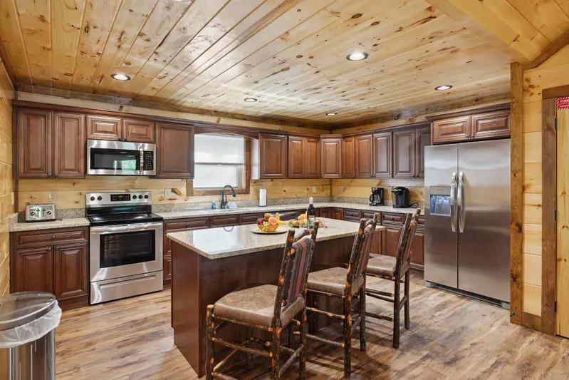 Downtown Pine Tree Paradise 4 Bedroom Cabin At Parkside Cabin Rentals