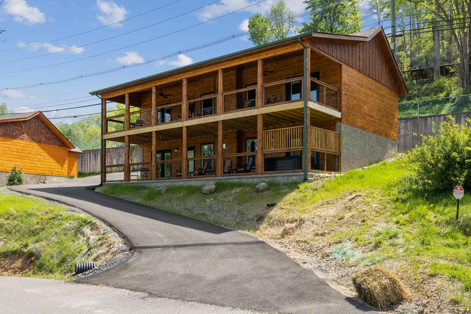 Downtown Pine Tree Paradise 4 Bedroom Cabin At Parkside Cabin Rentals