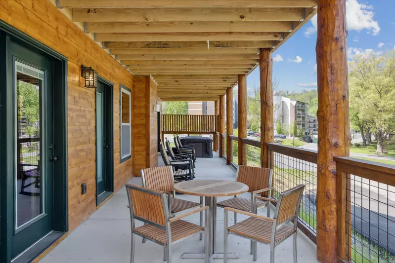 Downtown Pine Tree Paradise 4 Bedroom Cabin At Parkside Cabin Rentals