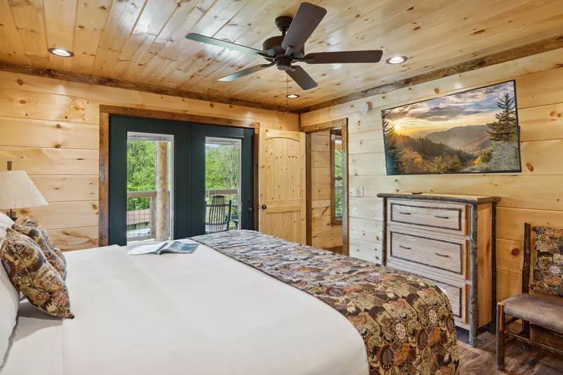 Downtown Pine Tree Paradise 4 Bedroom Cabin At Parkside Cabin Rentals
