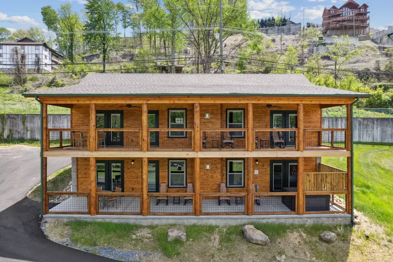 Downtown Pine Tree Paradise 4 Bedroom Cabin At Parkside Cabin Rentals