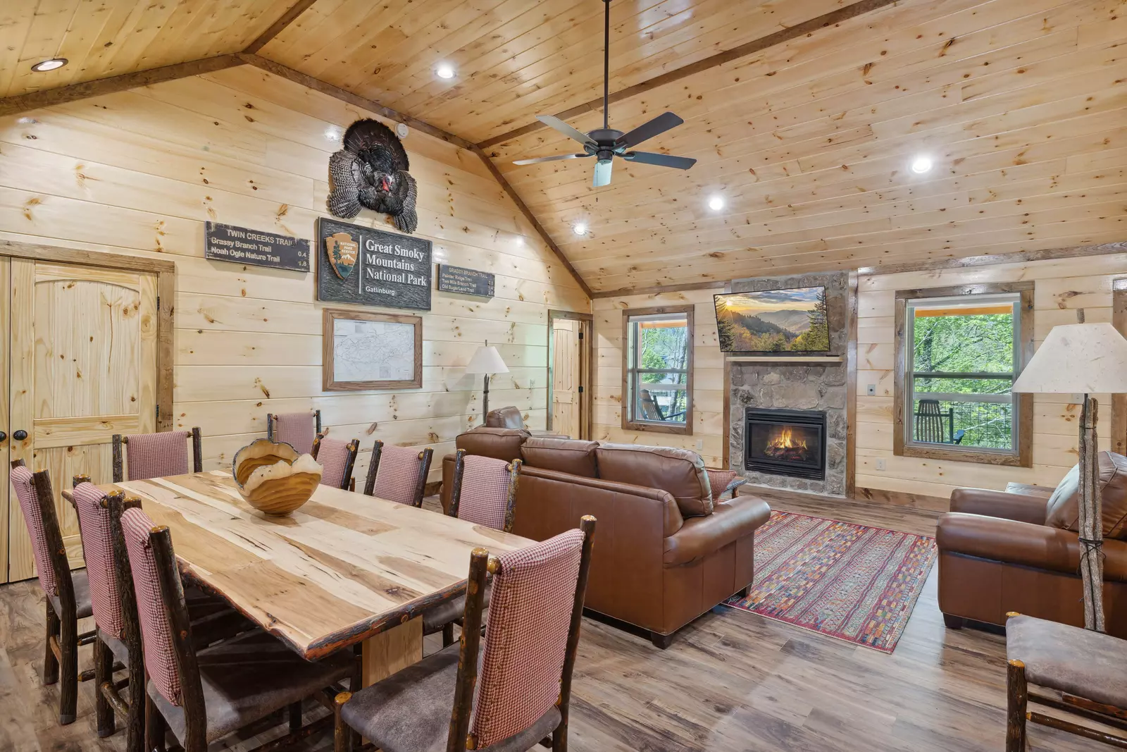 Downtown Chestnut Lodge 4 Bedroom Cabin At Parkside Cabin Rentals