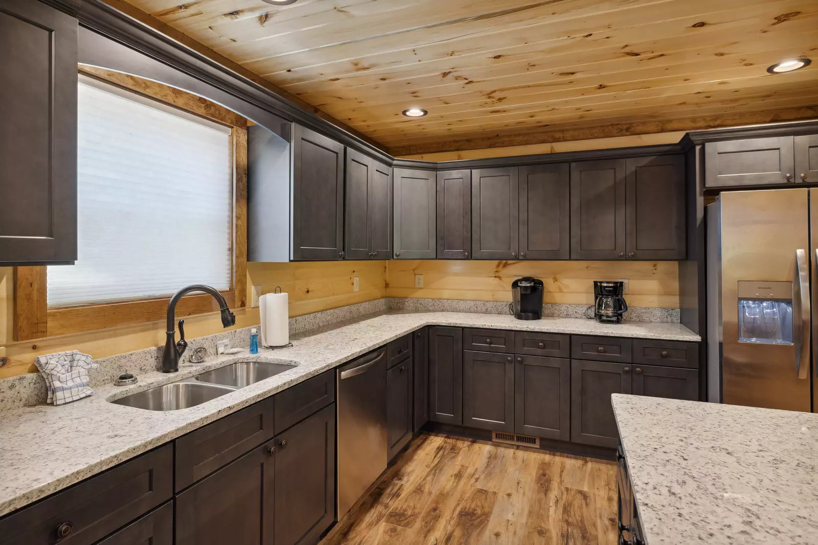 Downtown Chestnut Lodge 4 Bedroom Cabin At Parkside Cabin Rentals