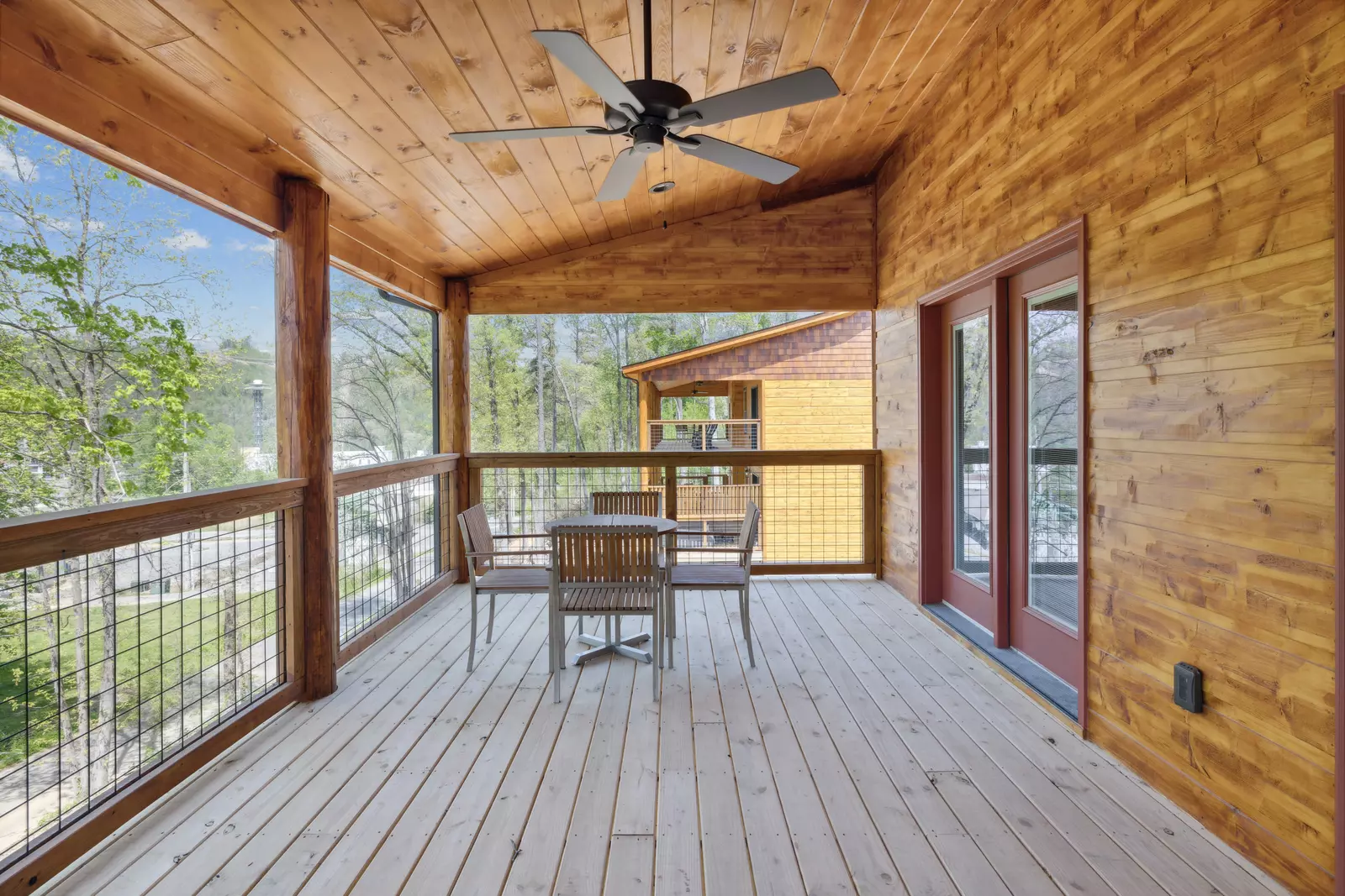 Downtown Chestnut Lodge 4 Bedroom Cabin At Parkside Cabin Rentals