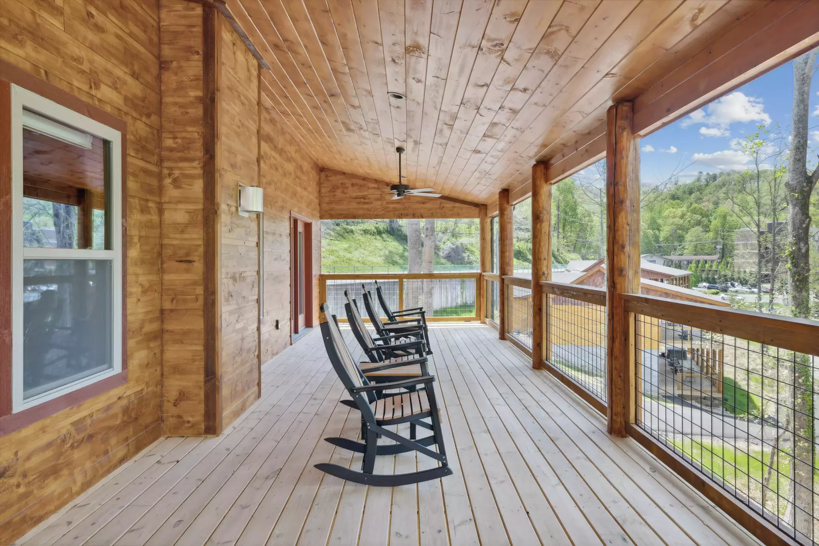 Downtown Chestnut Lodge 4 Bedroom Cabin At Parkside Cabin Rentals