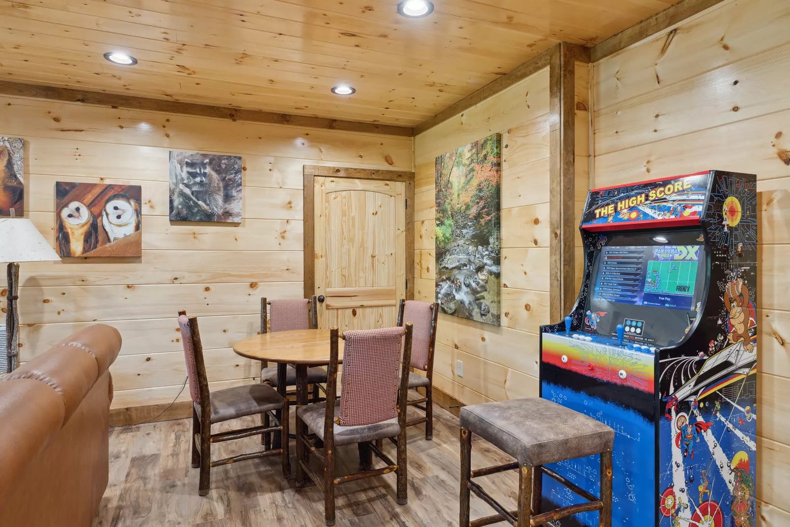 Downtown Chestnut Lodge 4 Bedroom Cabin At Parkside Cabin Rentals