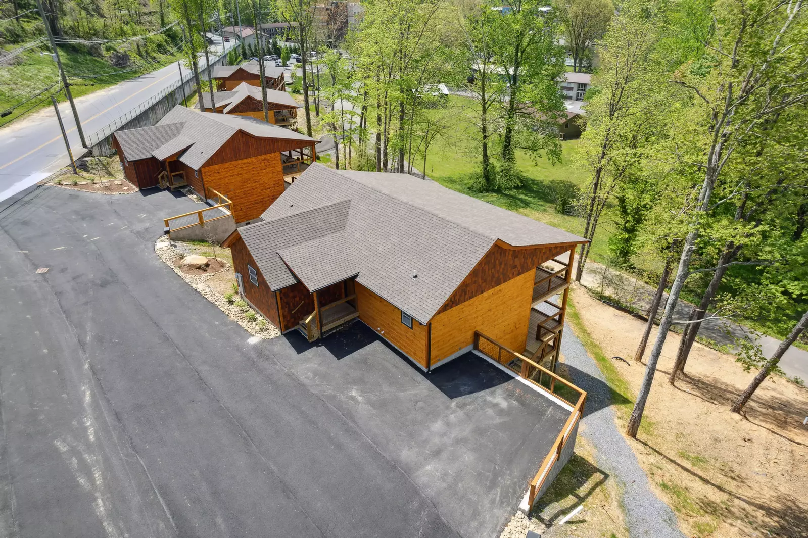 Downtown Chestnut Lodge 4 Bedroom Cabin At Parkside Cabin Rentals