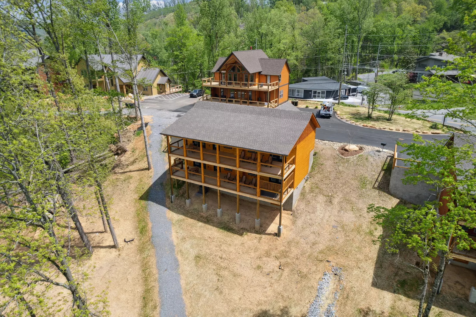 Downtown Chestnut Lodge 4 Bedroom Cabin At Parkside Cabin Rentals