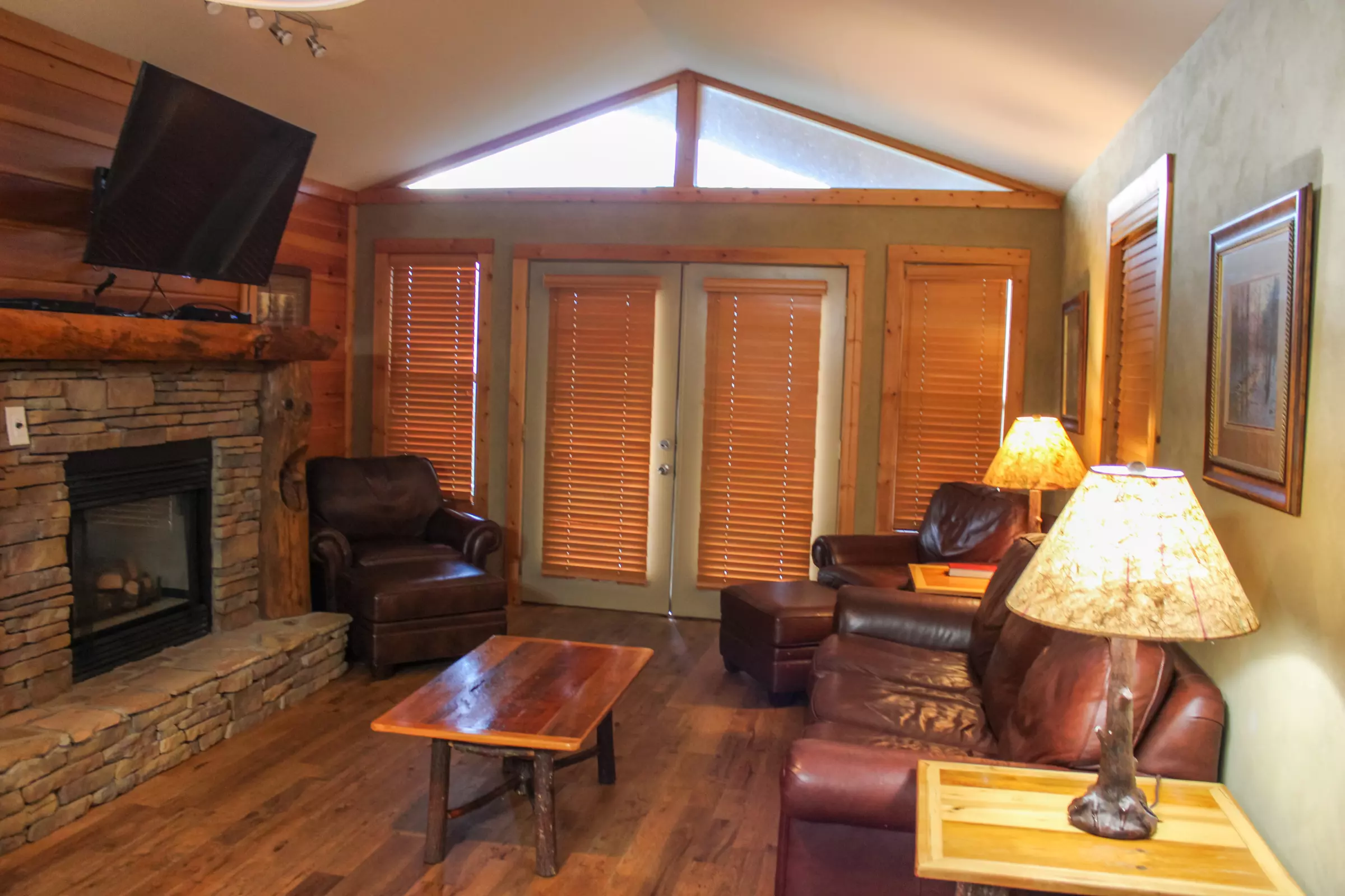 Honey Bear 1 Bedroom Cabin At Parkside Cabin Rentals