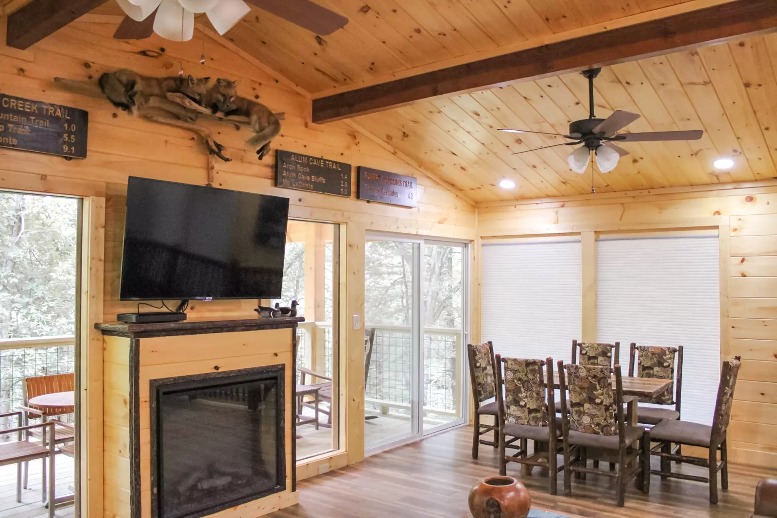 Little Pigeon River House 2 Bedroom Cabin At Parkside Cabin Rentals