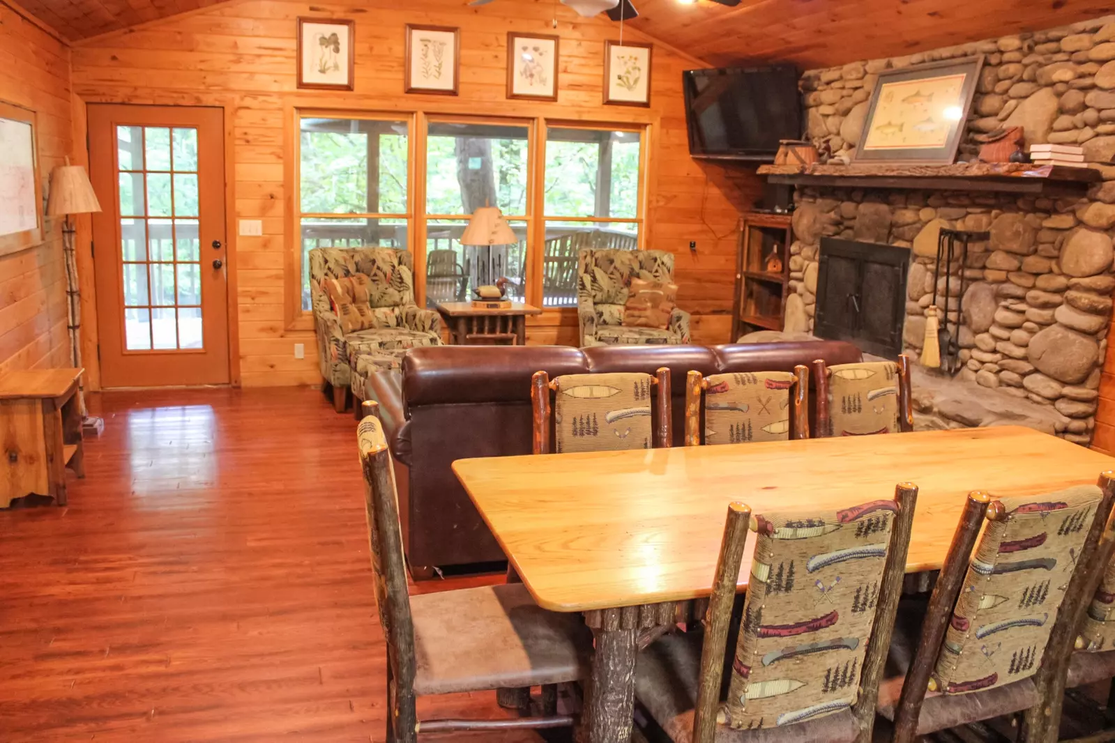 Riverside 3 Bedroom Cabin At Parkside Cabin Rentals