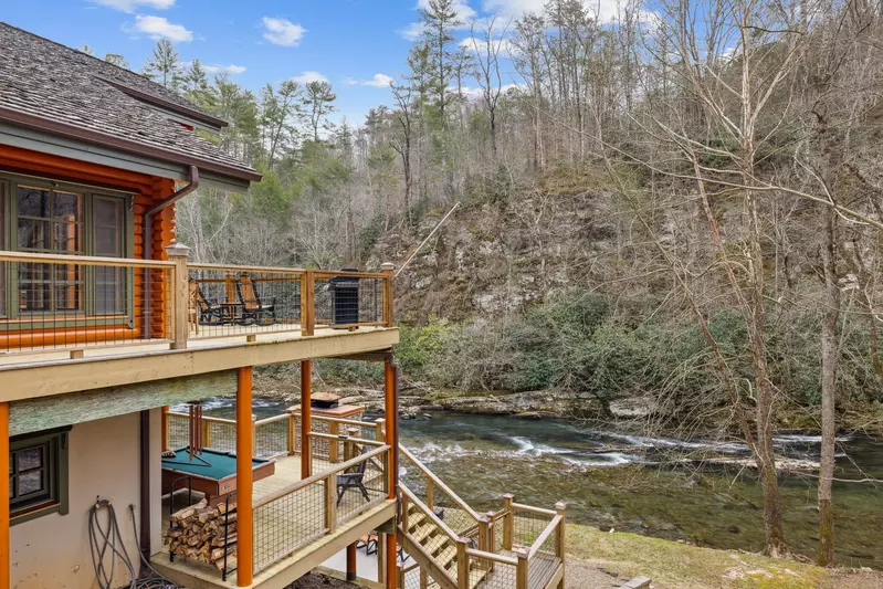 Ogle Lodge on the River 4 Bedroom Cabin At Parkside Cabin Rentals