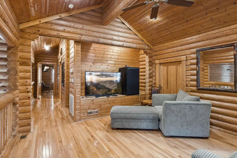 Ogle Lodge on the River 4 Bedroom Cabin At Parkside Cabin Rentals