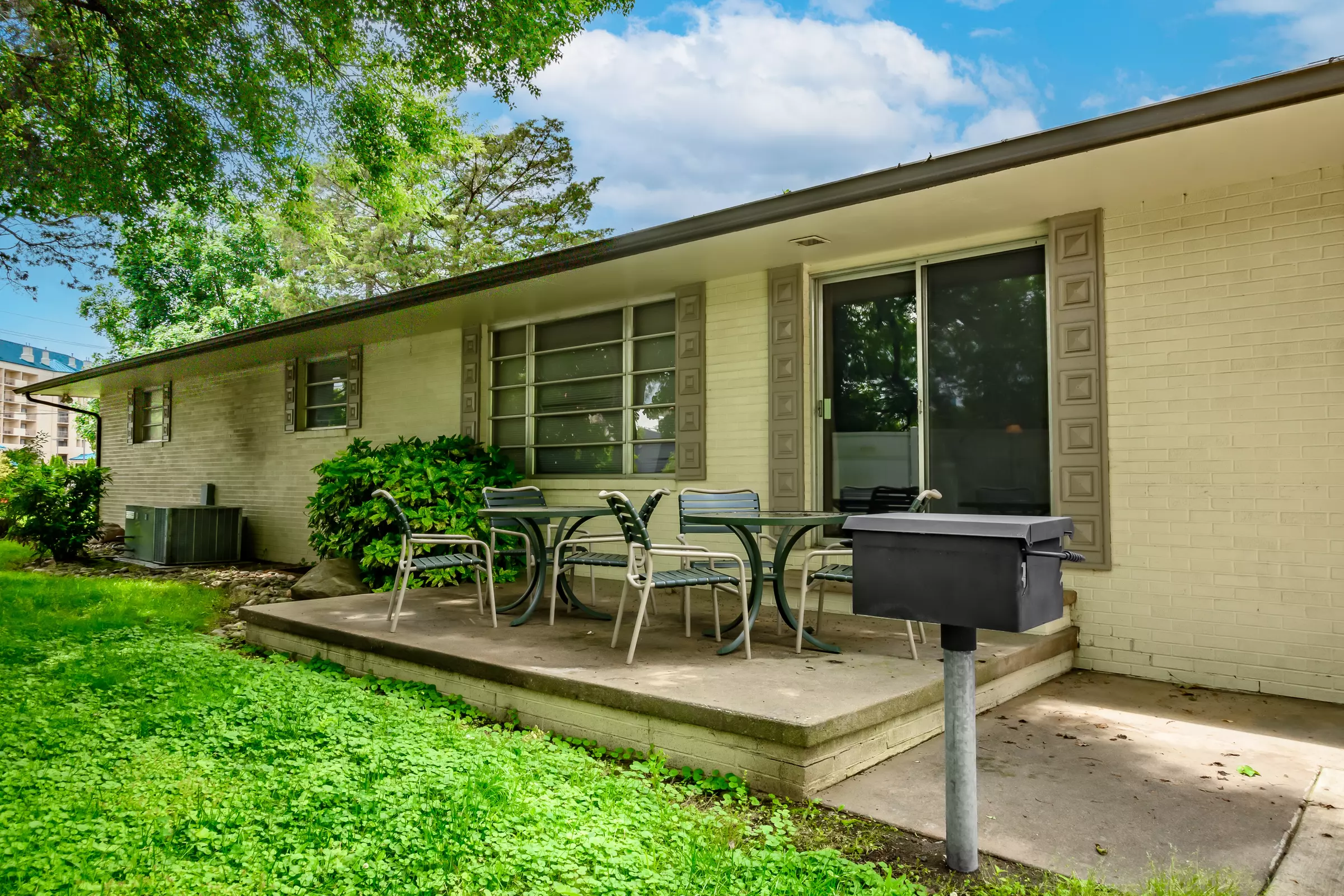 Sitting on the Strip 3 Bedroom Cabin At Parkside Cabin Rentals
