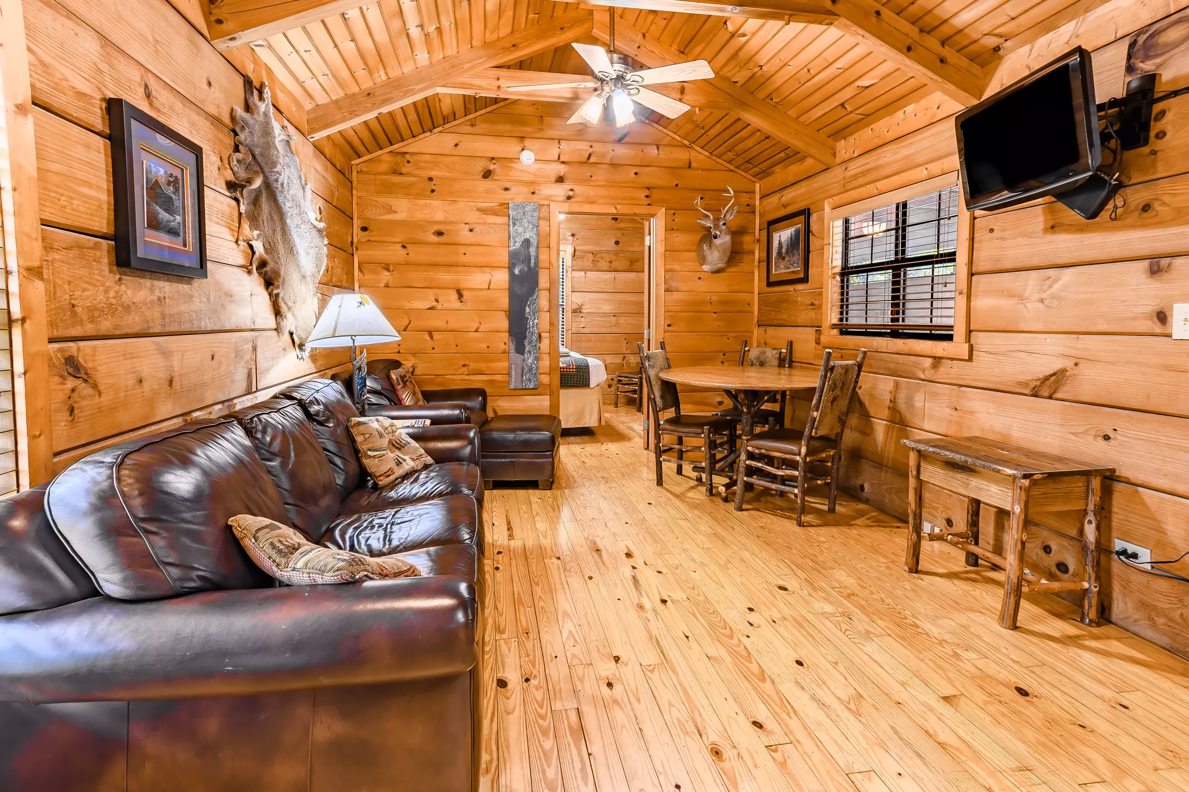 Davy Crockett 1 Bedroom Cabin At Parkside Cabin Rentals